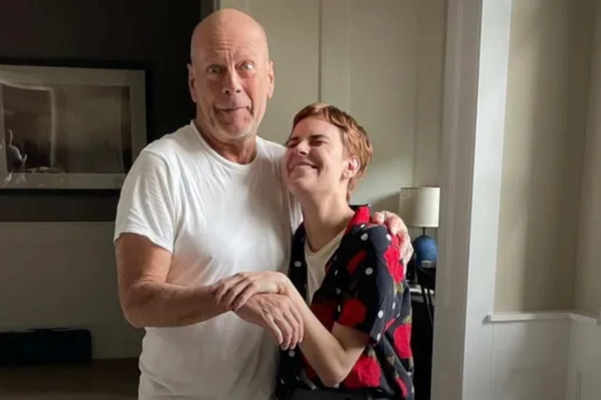 Esposa de Bruce Willis, Emma Heming Willis, toma difícil decisión de trasladarlo a otra ...